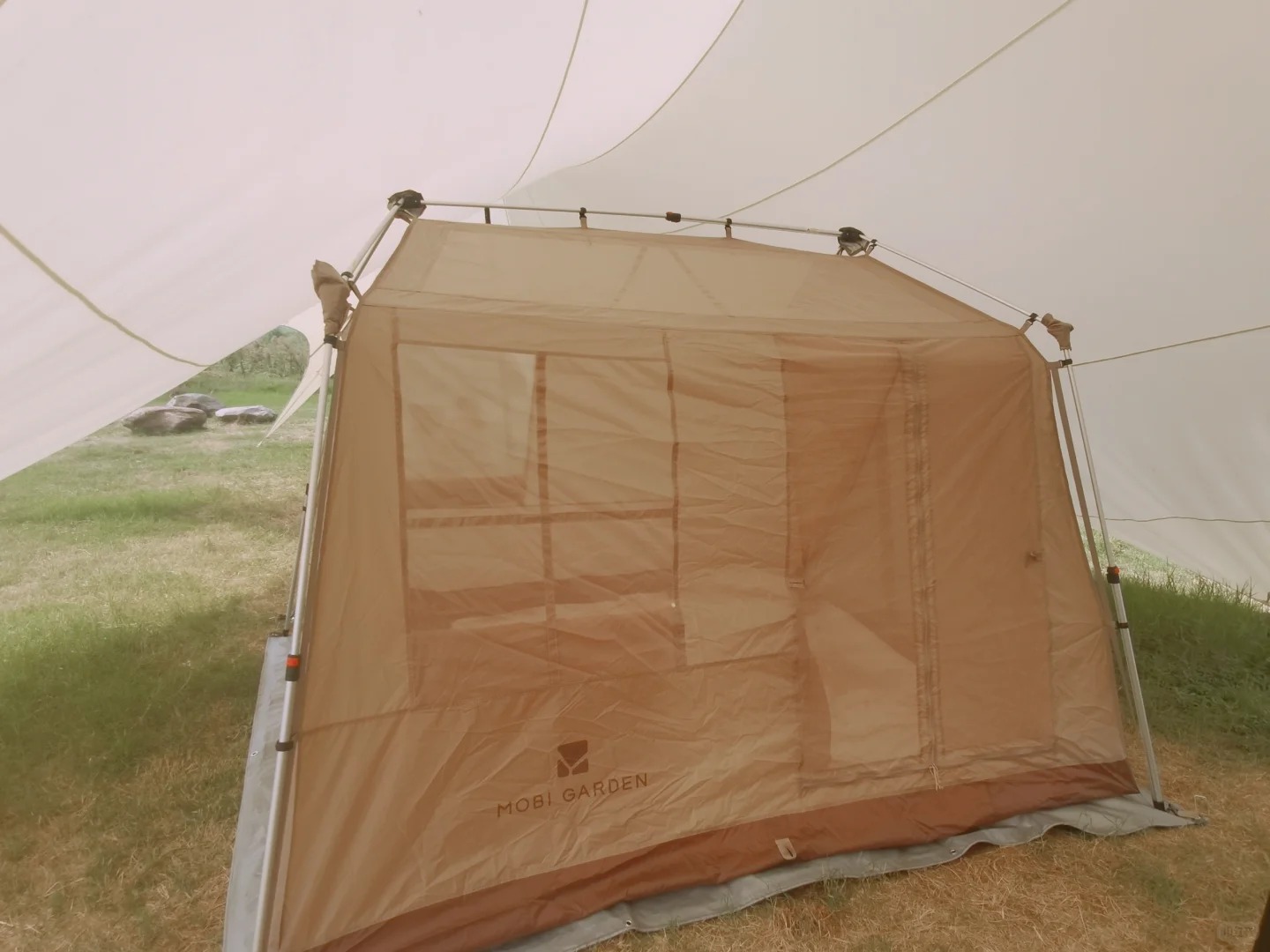 How to Put a Tarp Under a Tent? - CampingAttitude.com